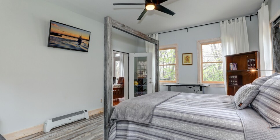 Elemental Bliss: Pet-Friendly 4BR Cabin in Big Canoe with Garden Tub