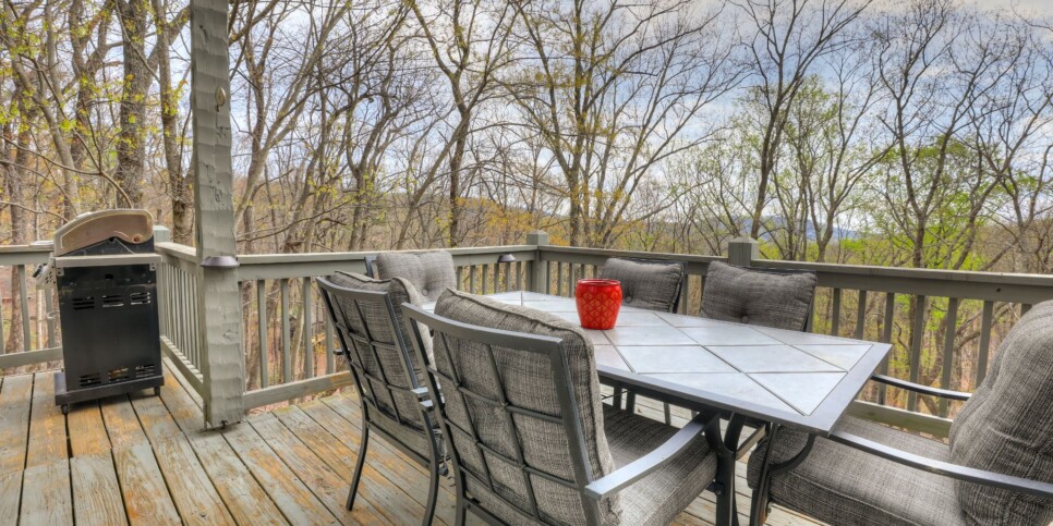 Elemental Bliss: Pet-Friendly 4BR Cabin in Big Canoe with Garden Tub